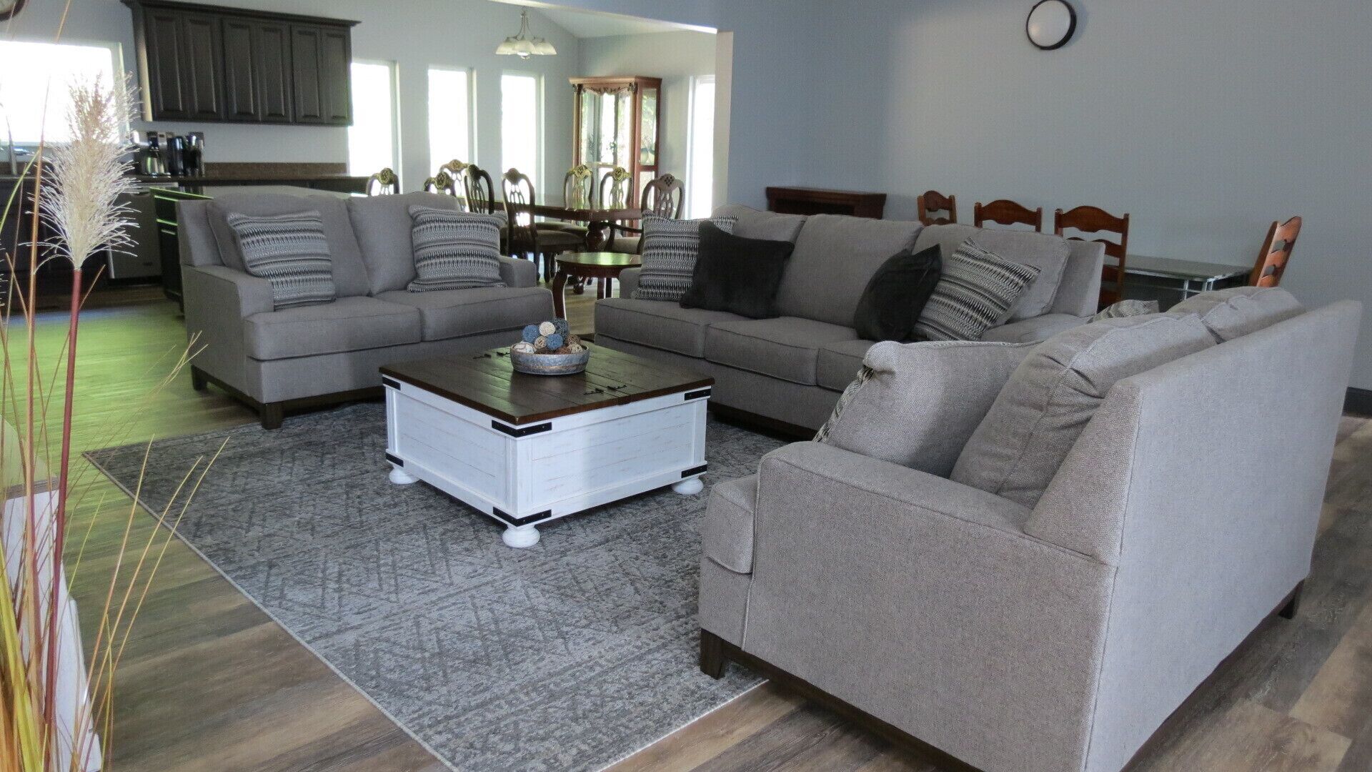 Beautiful Lake Home - Resort /Marina Amenities\nsleeps 13 - 4 Bedroom  3 Bathroom - Camdenton, MO