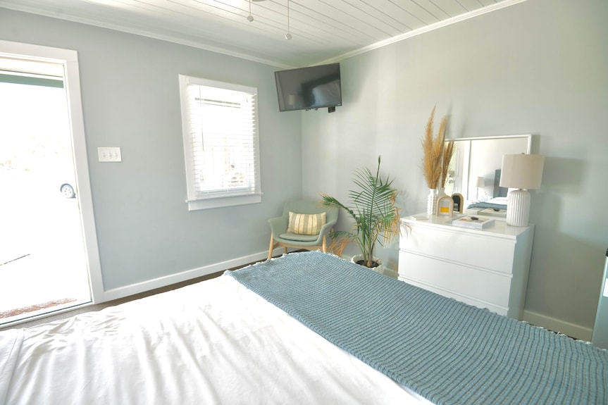 Tower Circle Motel- Queen Room ( Not Pet Friendly) - Buxton, NC