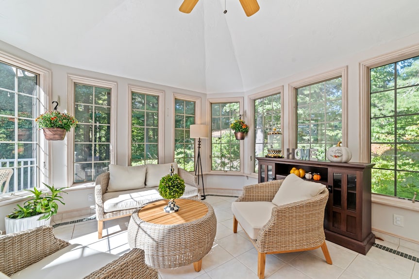 Spacious Luxury Home, 22 Min From Boston And 20 Min From Gillette Stadium. - Brockton, MA