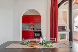 Apartamento, 2 quartos, pátio | Restaurantes