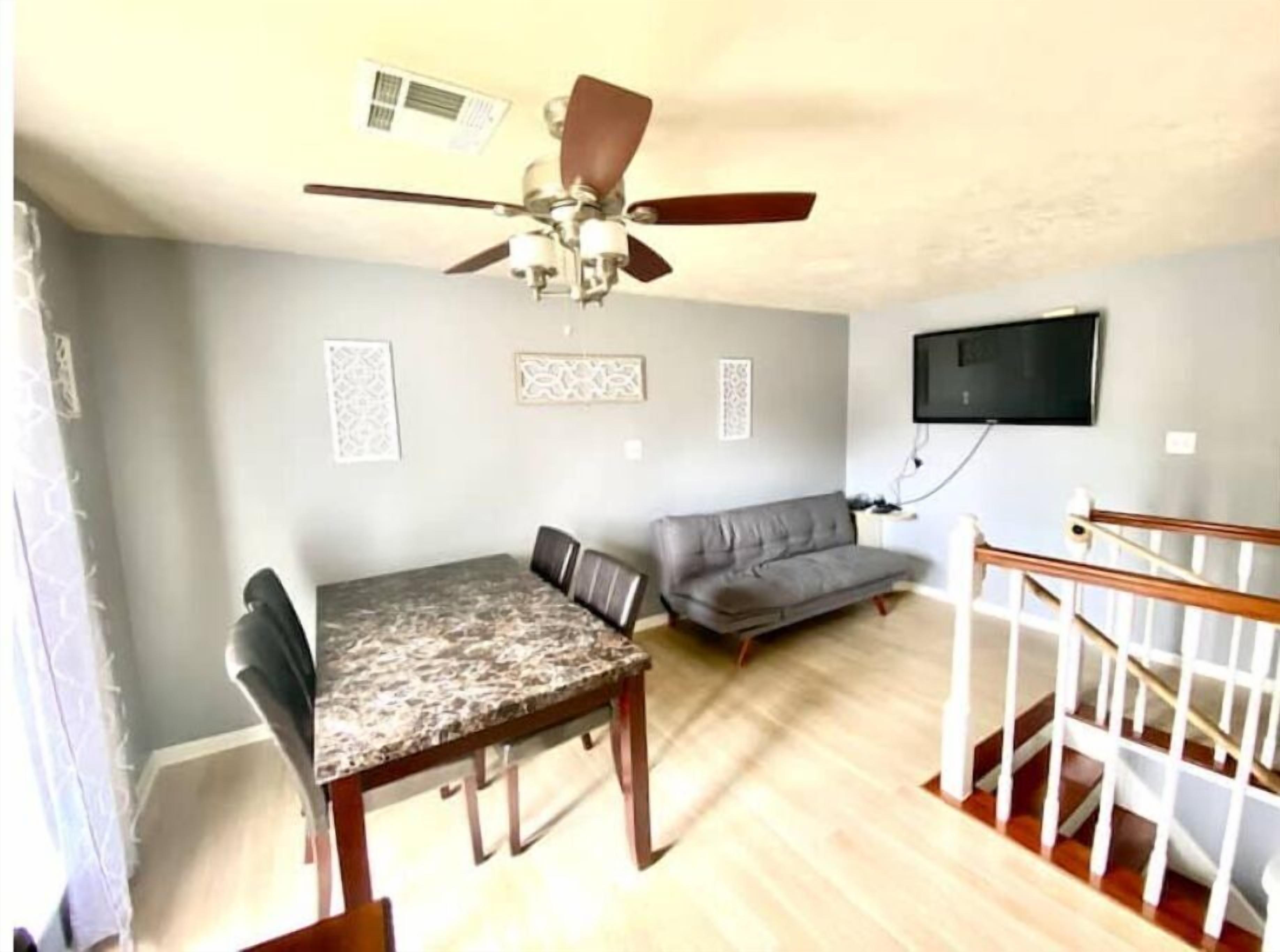 Cozy Duplex Close To Hobby, Lagoon, Nasa, Beaches! - Pasadena, TX