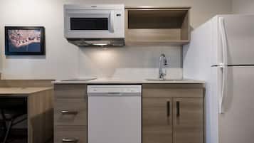 Geladeira grande, micro-ondas, cooktop