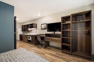 Secretária, secretária adequada para computadores portáteis