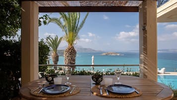 Apartamento, 3 quartos, varanda, vista para a montanha | Refeições ao ar livre