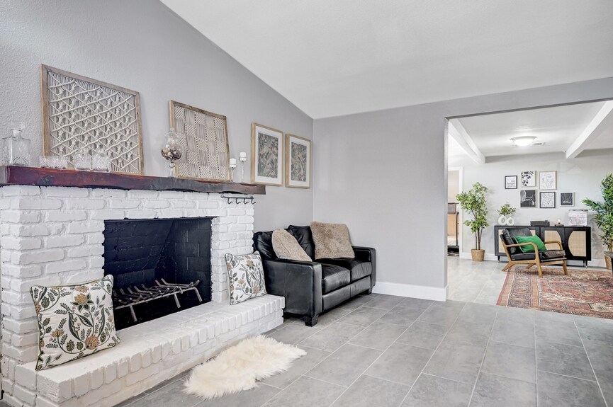 4x2 Ultra Lux House With Pool + Spa + Game Room - 5 Miles To The Strip - 라스베이거스, NV