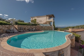 Apartamento, 2 quartos, varanda | Piscina | Piscina exterior