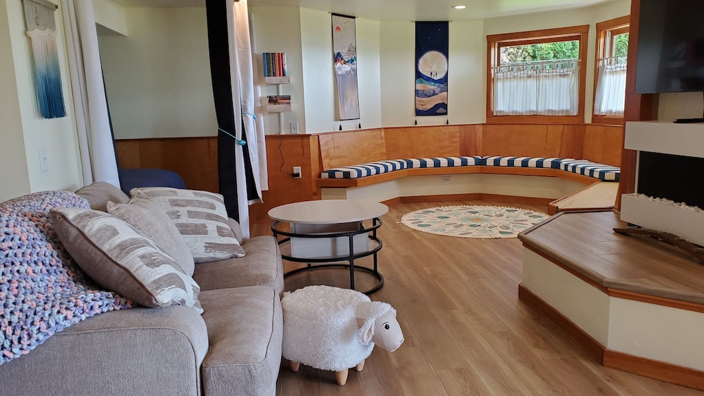 Serene Sunsets - Warm And Cozy Basement Suite - 터코마