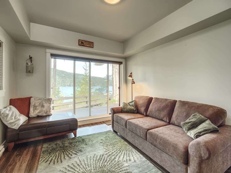 Oceanfront View 2 Entertainment Areas - Backyard - Vancouver Island