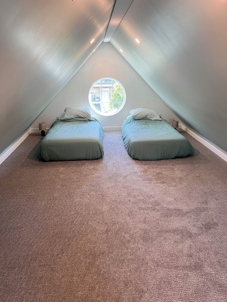 New, Quiet, And Bright Private Detached House With Ac. - Langford