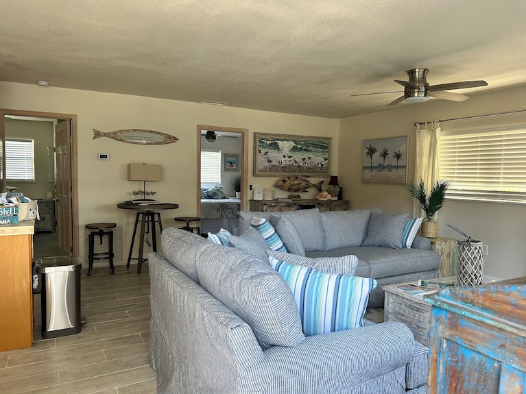 Centrally Located, Recently Renovated, Beach-themed Delight; 4-min To The Beach! - Vero Beach, FL