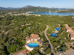 Apartamento, vários quartos, varanda | Vista aérea