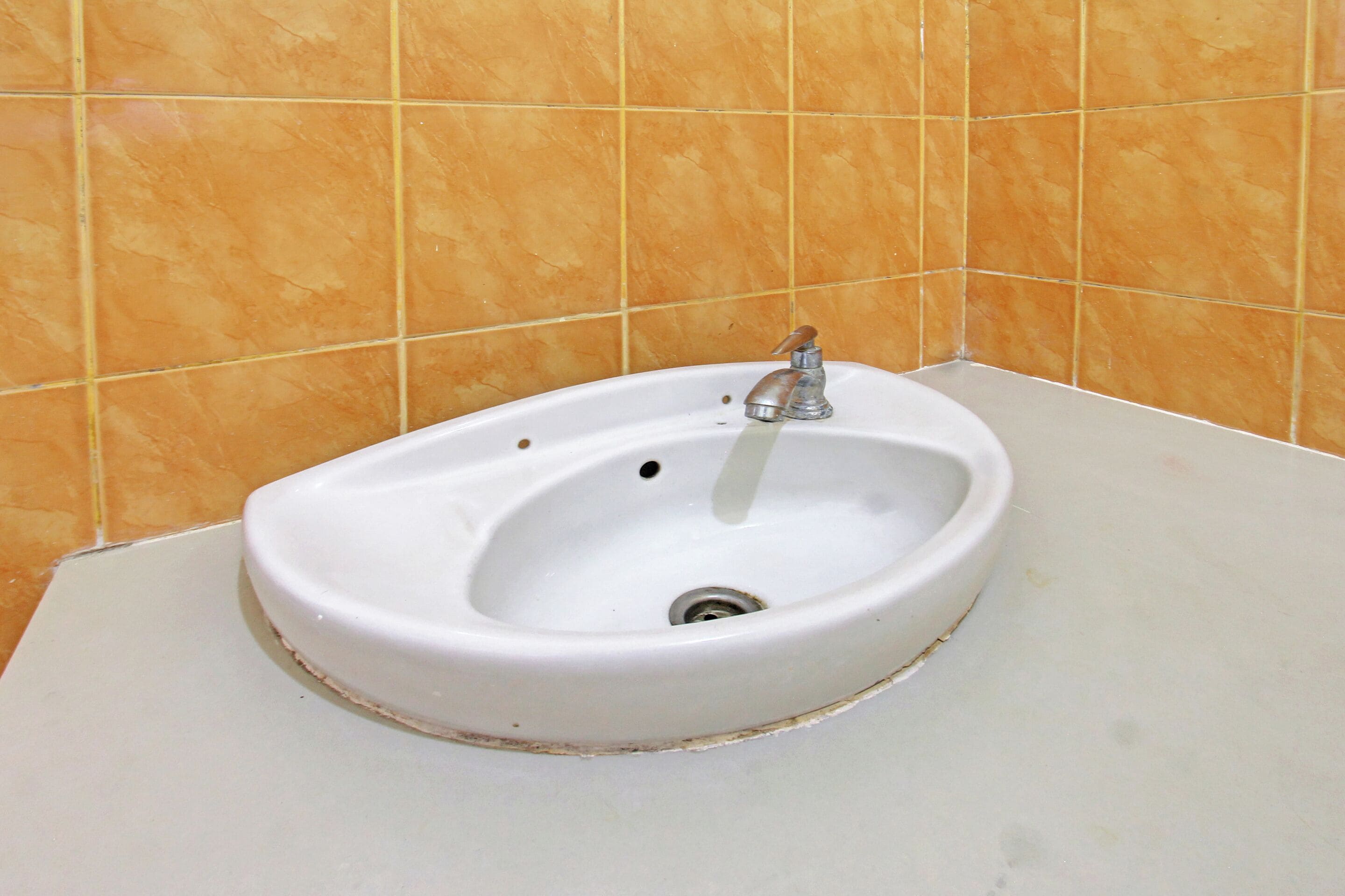 Quarto Duplo Deluxe | Casa de banho | Um polibã, toalhas fornecidas 