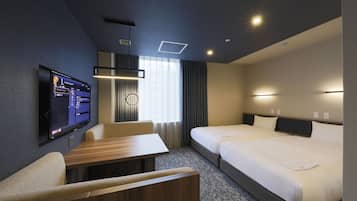 Quarto Twin Básico | Cofre no quarto, secretária, cortinas/cortinados opacos