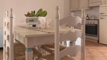 Apartamento, 2 quartos, varanda | Restaurantes