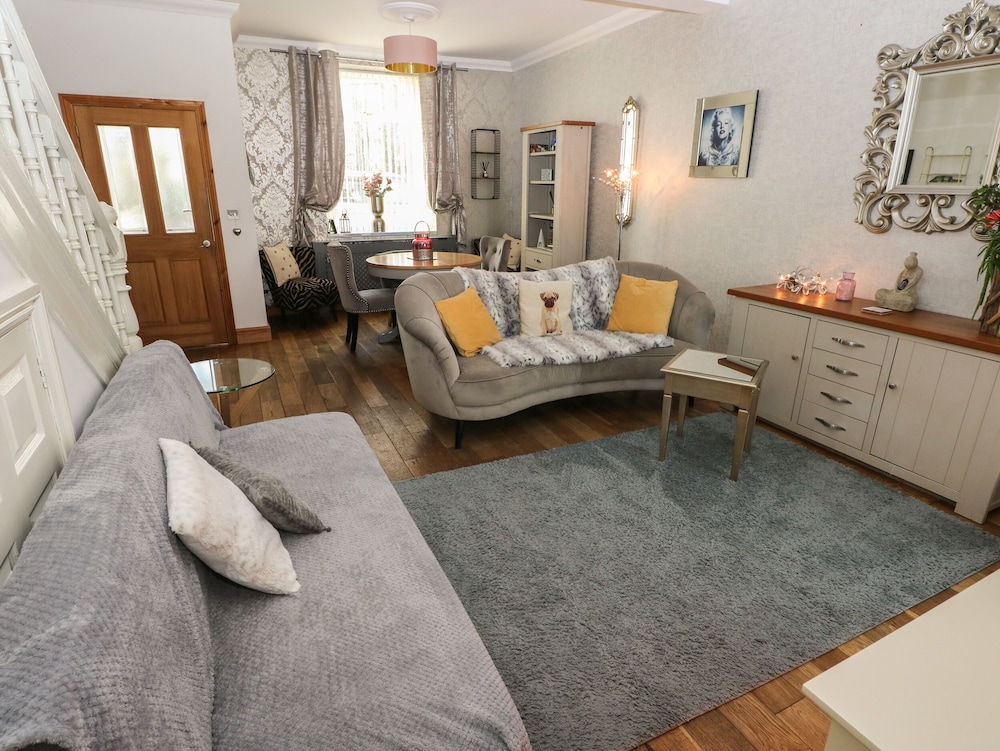 5 Pontardulais Road - Llanelli