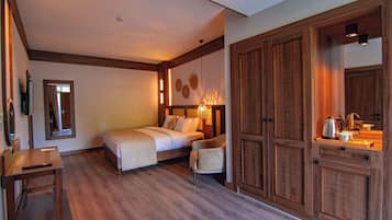 2 quartos, roupa hipoalergénica, minibar, cofre no quarto
