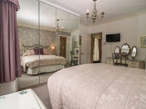 3 quartos, com decoração personalizada, com mobília individualizada