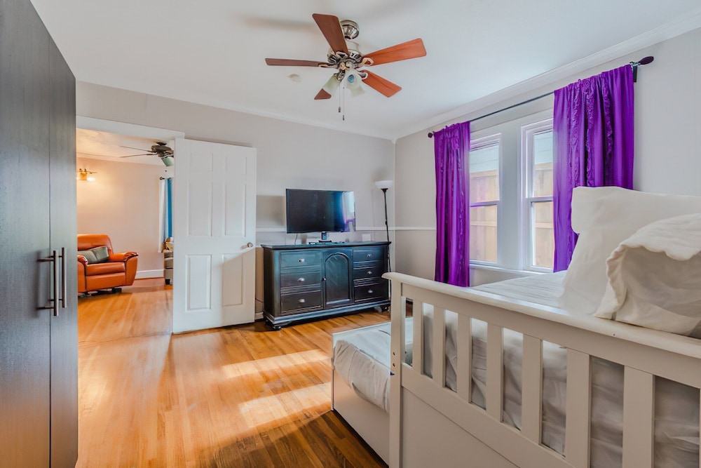 Cozy Craftsman In The Center Of Oak Cliff - Dallas, TX