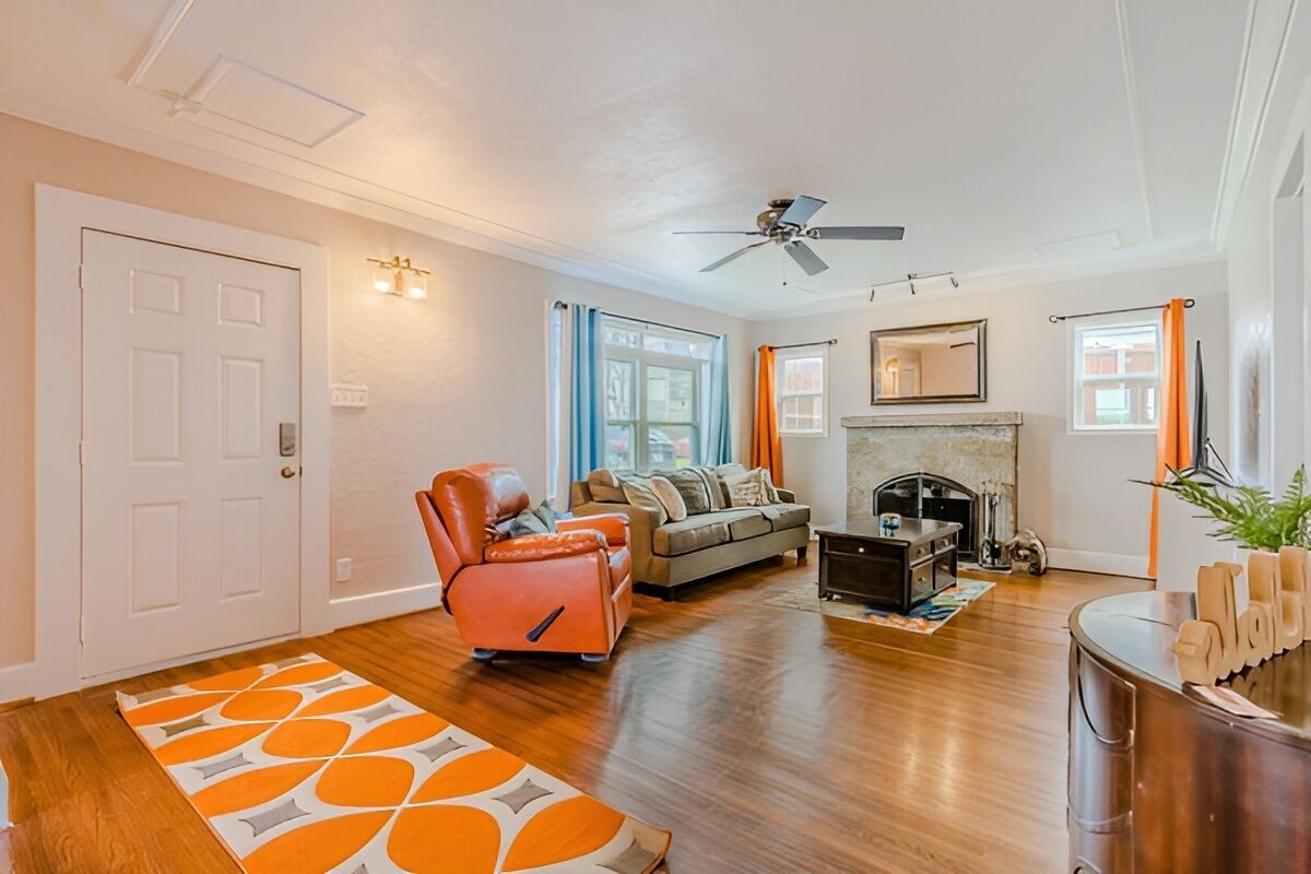 Cozy Craftsman In The Center Of Oak Cliff - Lancaster, TX