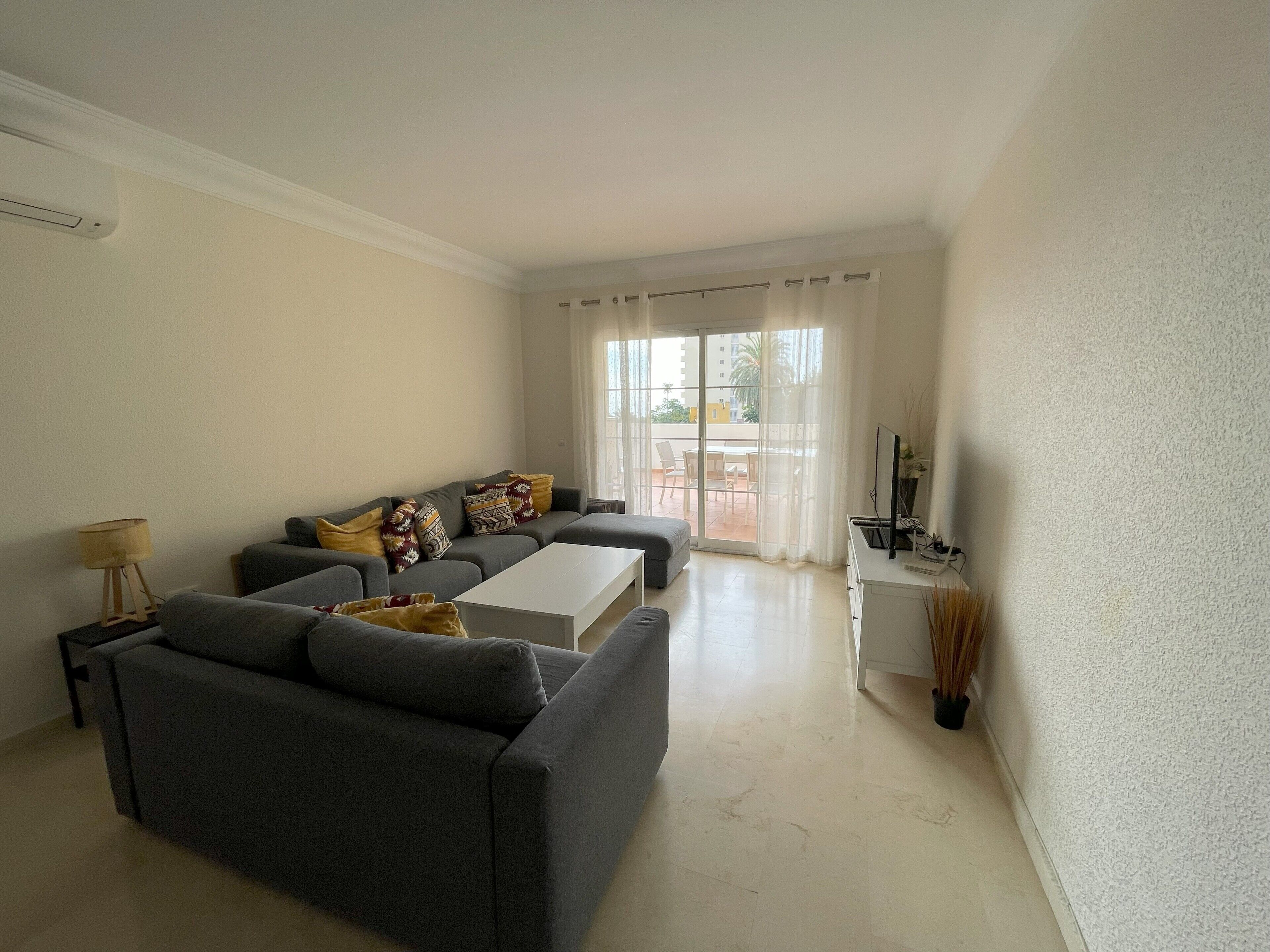 Excelent Location! Close To Marina, Beaches And Town - 埃斯特波納