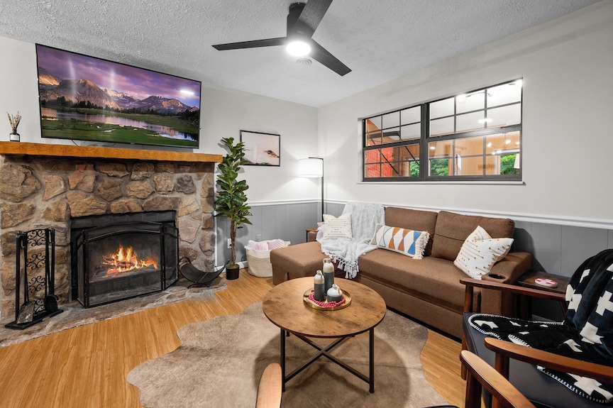 Dog Friendly - Wood Fireplace - Hot Tub - 10 Min To National Park & Ober Mtn - Tennessee