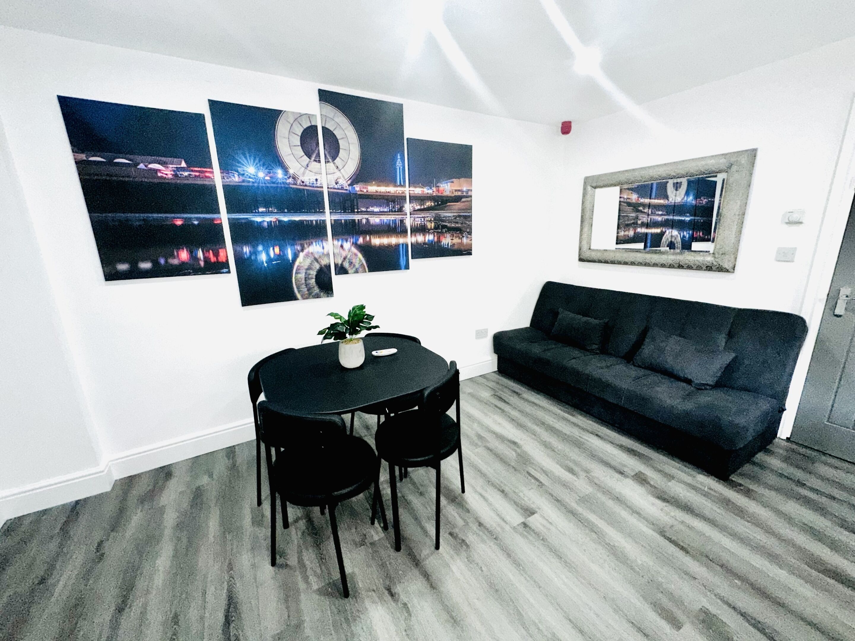 Delux Suite With Hot Tub And Spa Bath - Lytham St Annes