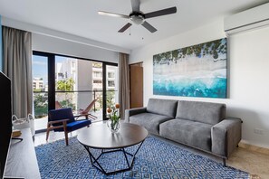 Apartamento premium | Área de estar | TV de tela plana