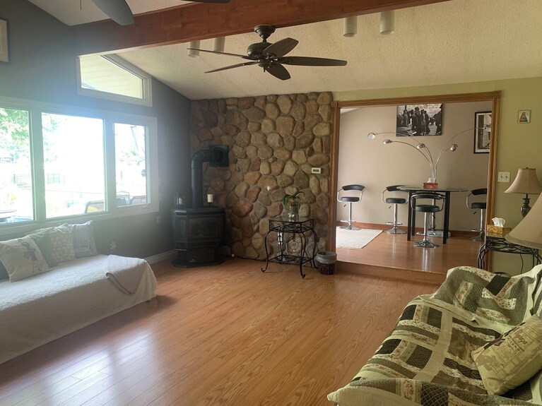 Waterfront Cottage In Lagoon City Resort At Lake Simcoe Access To Private Beach - Kawartha Lakes