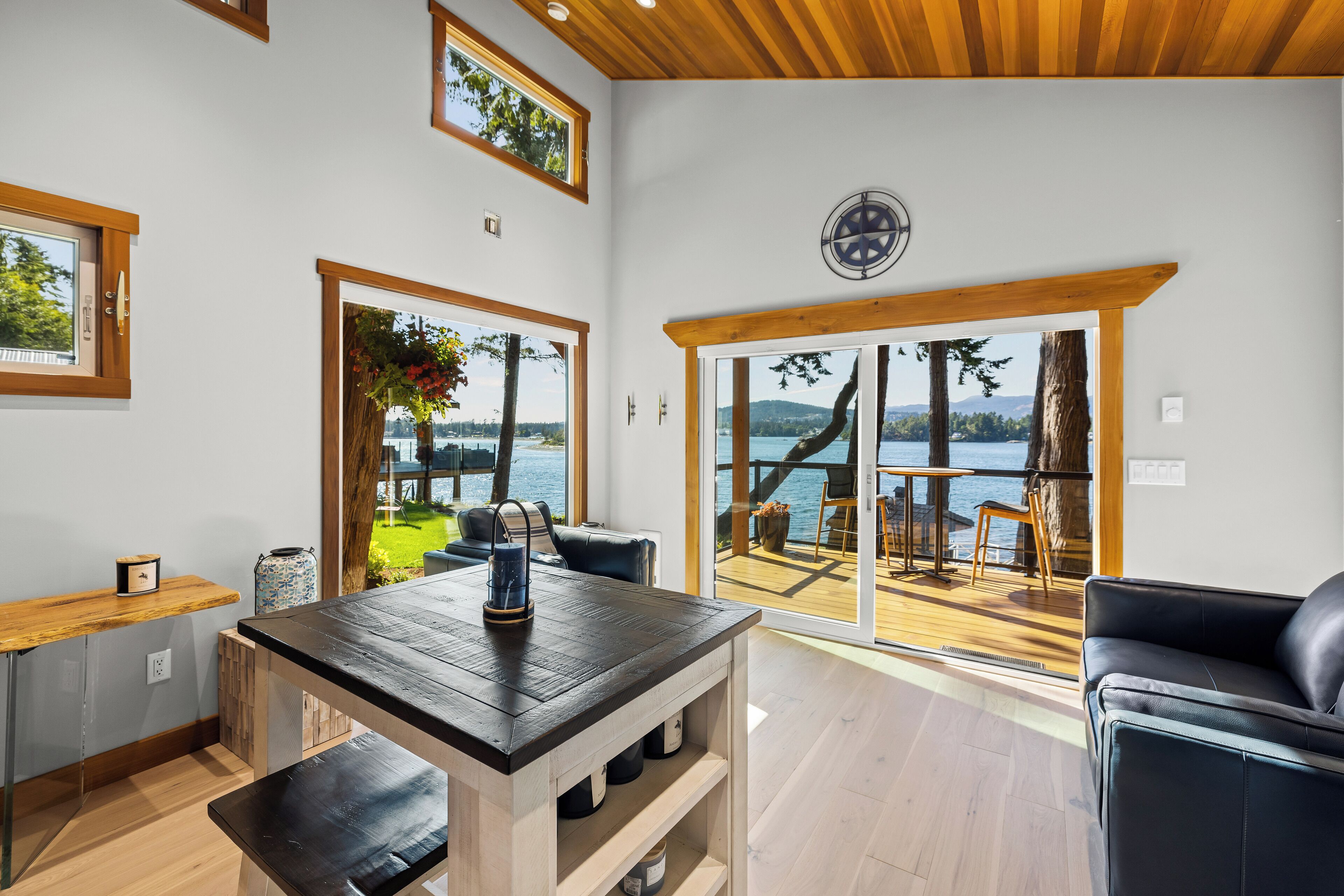 Kingfisher Manor - Sooke