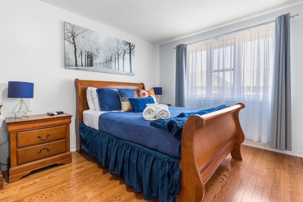 Sleeps 6 - Queen Beds - 12min to Falls - Niagara-on-the-Lake | Vrbo