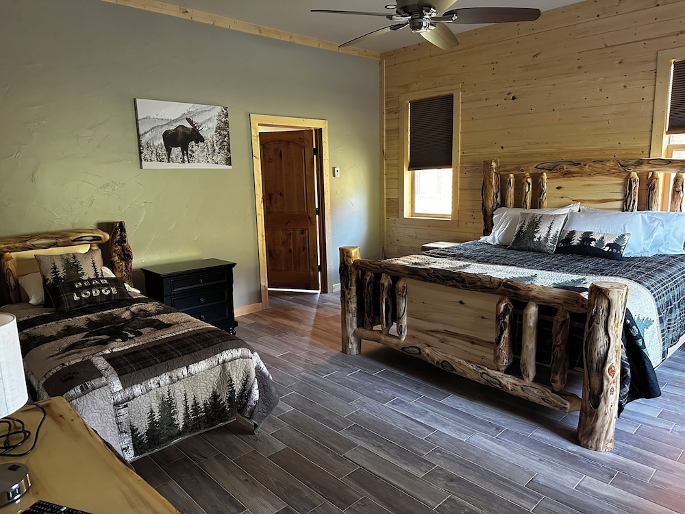 Cabin On The River, Close To Wolf Creek Ski Area & Rio Grande National Forest. - Colorado