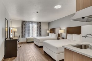 Quarto, 2 camas queen-size, não fumadores | 1 quarto, com decoração personalizada, com mobília individualizada 