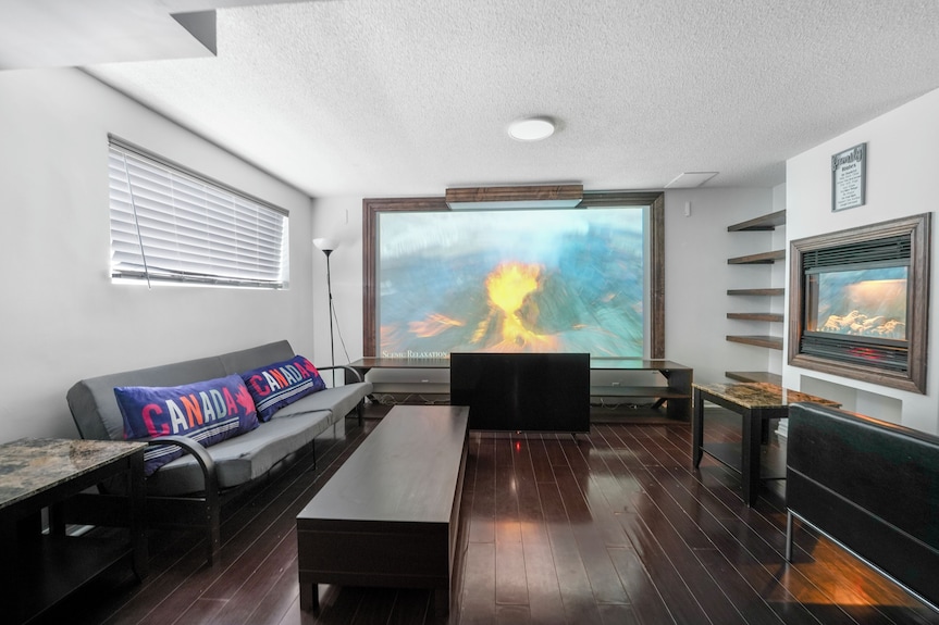 Stylish 1 Bedroom Basement Unit With Renovated Bathroom & In-suit Jacuzzi. - Aurora