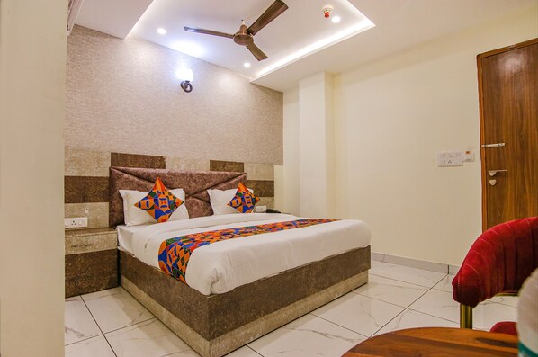 Quarto Deluxe | Lençóis de algodão egípcio, roupa de alta qualidade, cofre no quarto 