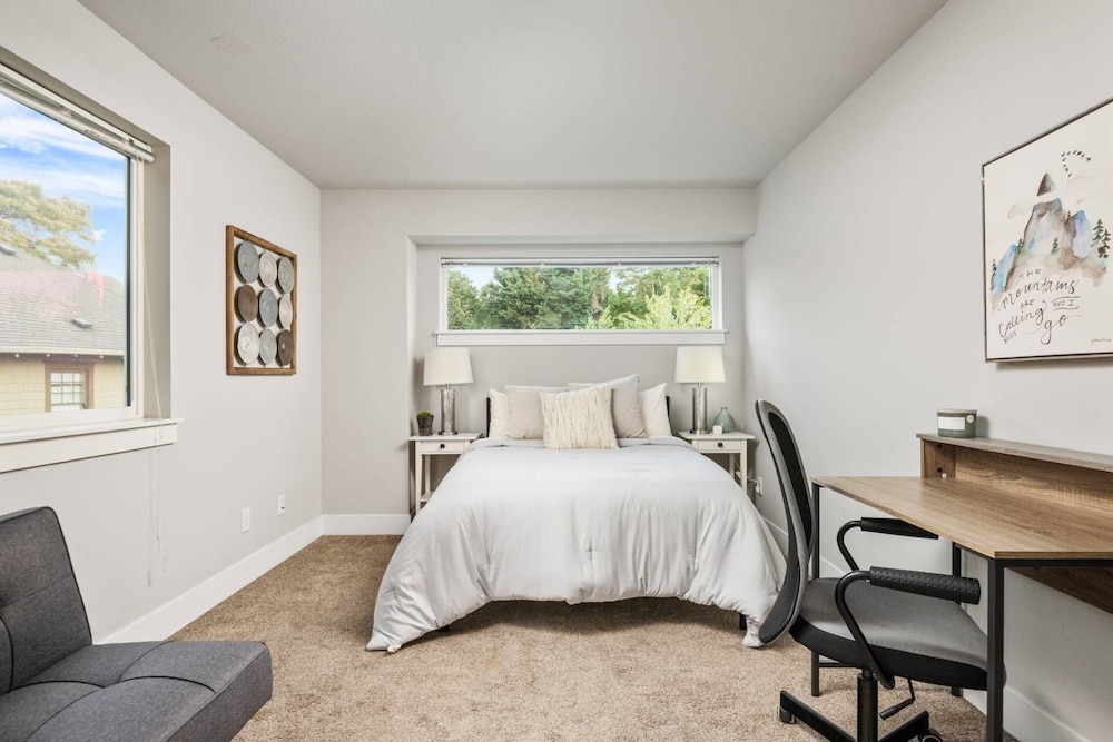 Fantastic Woodstock Townhouse, Pet Friendly Huge Open Floor Plan, All ...