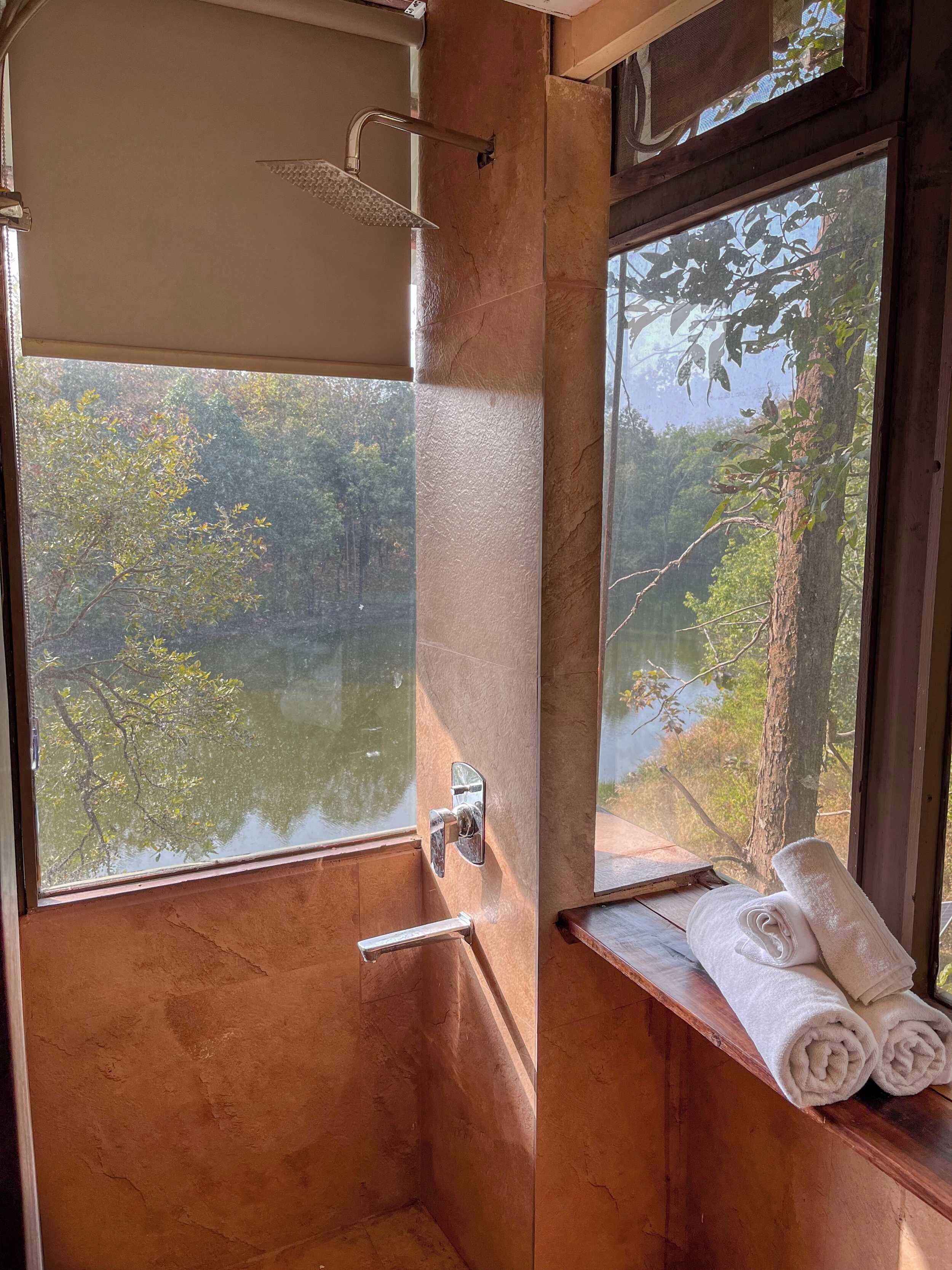 Casa de Campo Standard, 1 quarto, vista para o jardim, junto ao lago | Casa de banho | Um polibã, um chuveiro fixo, artigos de higiene pessoal grátis 