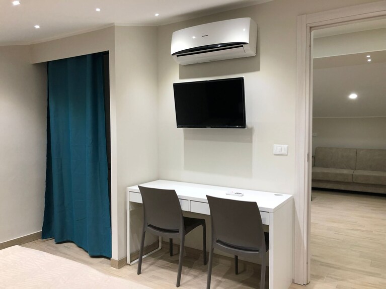 Apartment In Historic Center, Terrace, Near Station, Port,metro,bus,sea. - Catane