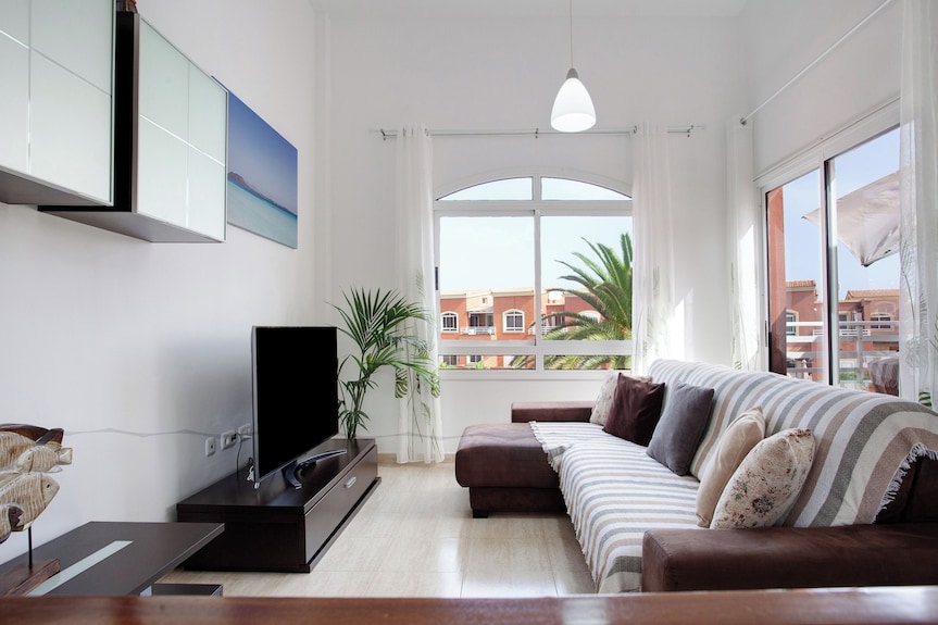 Vacation Home 'Villa Florencia' With Shared Pool, Private Terrace And Wi-fi - Corralejo