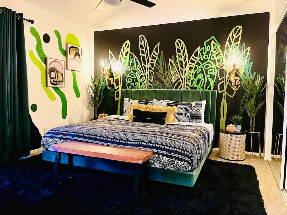 The Jungalow: Luxe Jungle Vibes Meet Modern Desert Living W/ Lagoon Style Pool - Indio