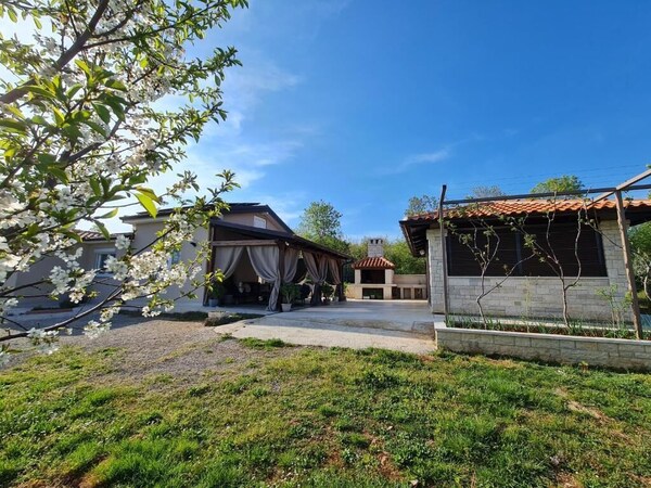 Hidden Charming Family House Near The Sea And Lanterna Tourist Resort - Poreč