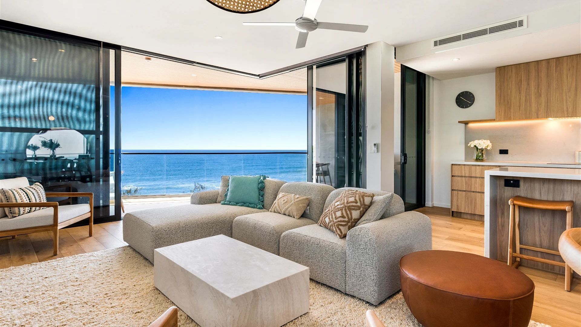 Absolute Beachfront Luxury Apartment - Coolum Beach
