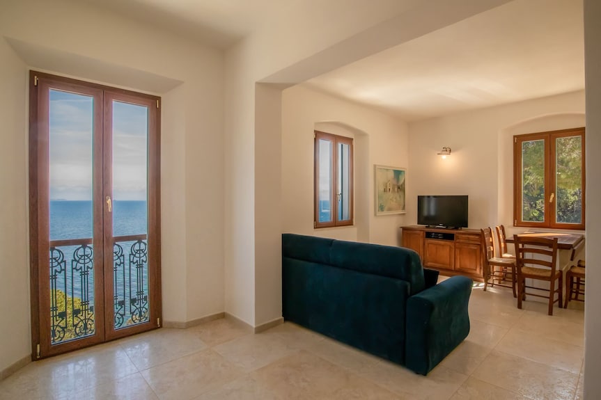 Villa Porticciolo Has An Heartbreaking View. - Île d'Elbe