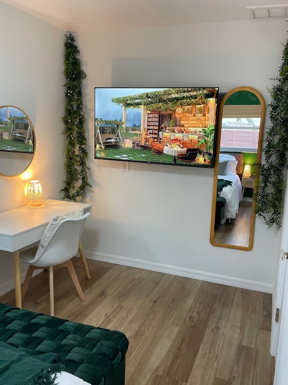 Sweetheart Cottage Near Downtown Lake Maryqueen Bed, Fire Pit & Private Lanai - Altamonte Springs, FL