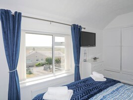 3 quartos, com decoração personalizada, com mobília individualizada 