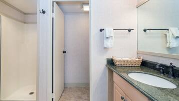 Quarto, 1 quarto | Casa de banho | Toalhas fornecidas, champô