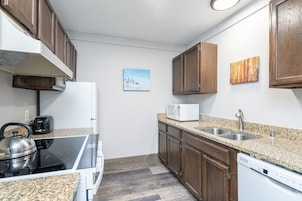 Condo, 1 quarto | Cozinha privada | Geladeira, fogão, cafeteira/chaleira, torradeira