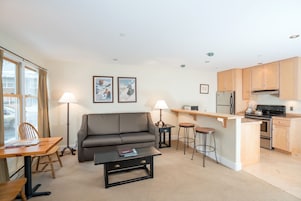 Condo, 1 quarto | Área de estar
