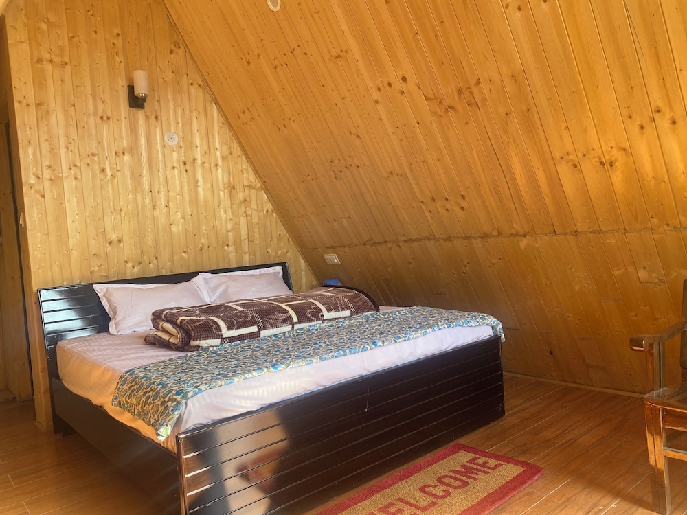 One Cabin Cottages With Green Surroundings And Mountain View - Himachal Pradesh