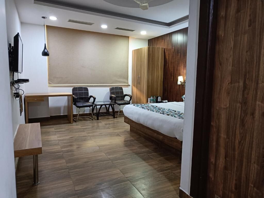 Roupa de alta qualidade, minibar, secretária 