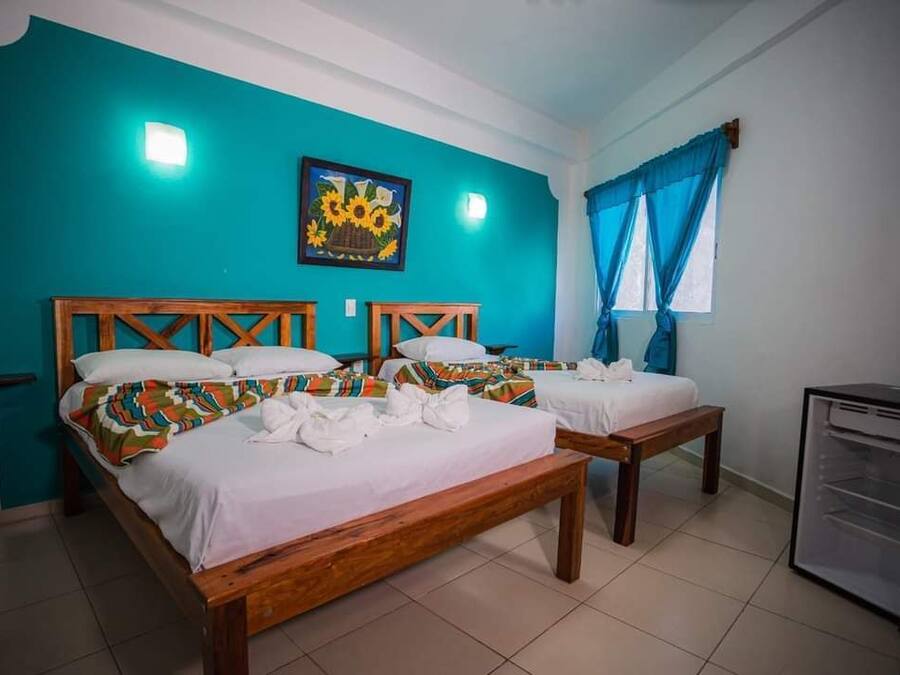 Quarto quádruplo standard | Escrivaninha, espaço de trabalho para notebook, Wi-Fi de cortesia